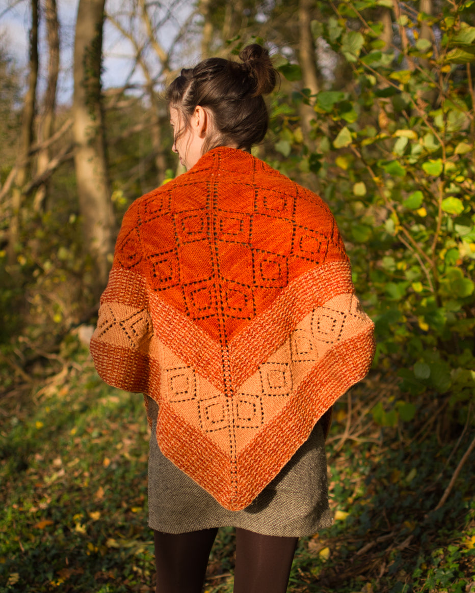 Pearroc colourwork, lace shawl knitting pattern – Marina Skua