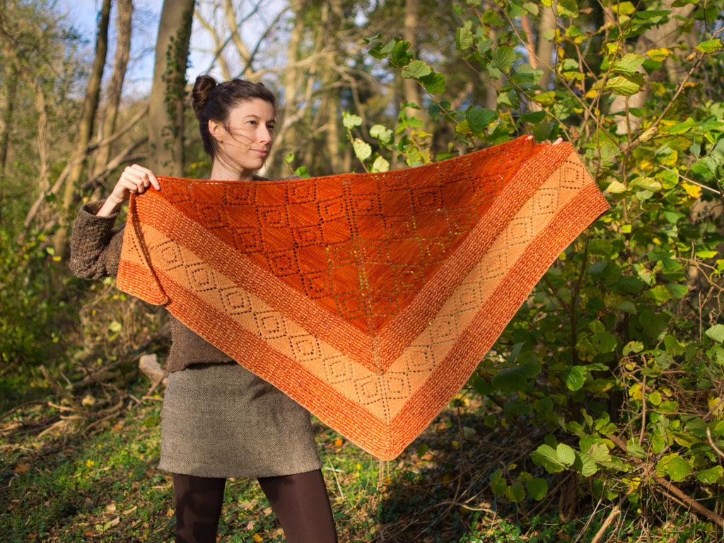 Pearroc colourwork, lace shawl knitting pattern – Marina Skua